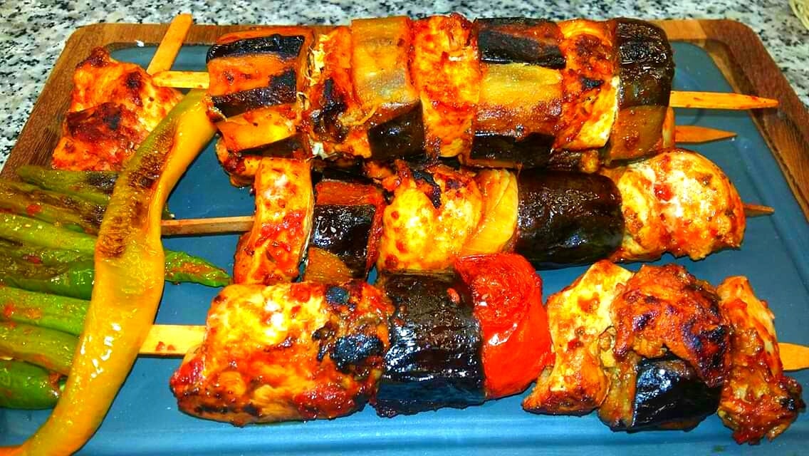 SEBZELİ TAVUK ŞİŞ KEBABI TARİFİ – Şef Abdullah Usta